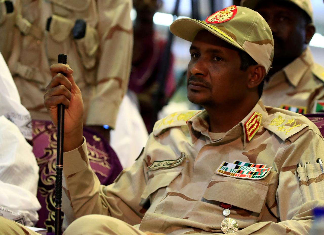 بعد انسحاب طاقم حراسته الجيش السوداني يعلن «هروب حميدتي صحيفة