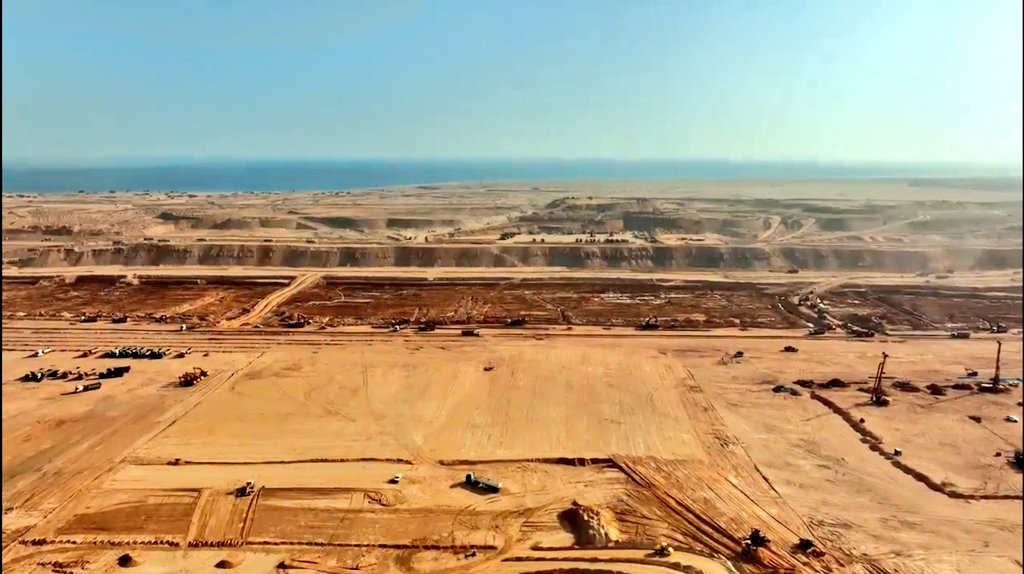 زيارة ميدانية إلى "ذا لاين" في نيوم.. الأعمال على قدم وساق في "مدينة ...